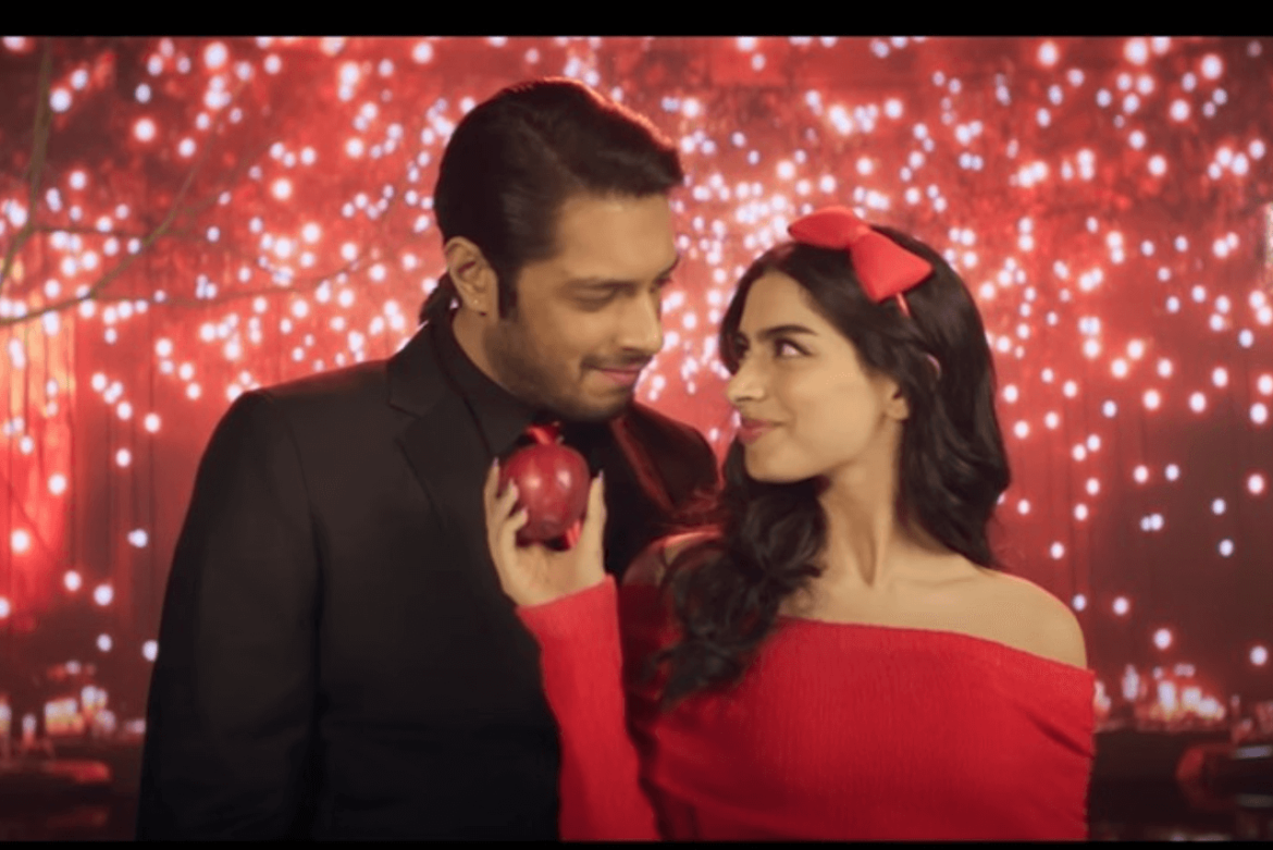 Witness Junaid Khan and Khushi Kapoor's fun spin on love in title track ...